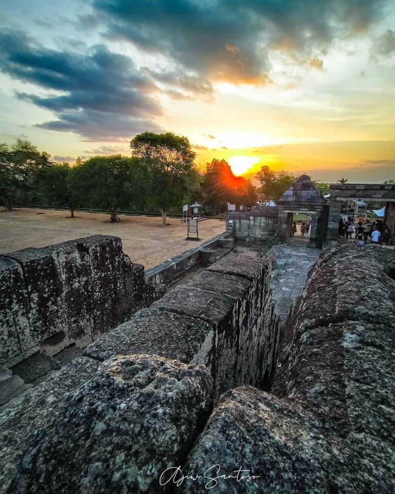 Sunset Di Candi Ratu Boko, 7 Spot Foto Ini Bisa Jadi Referensi