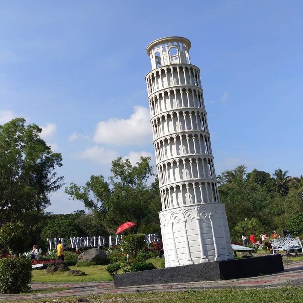 10 Wahana Menarik Yang Bisa Kalian Nikmati Di The World Landmark Merapi