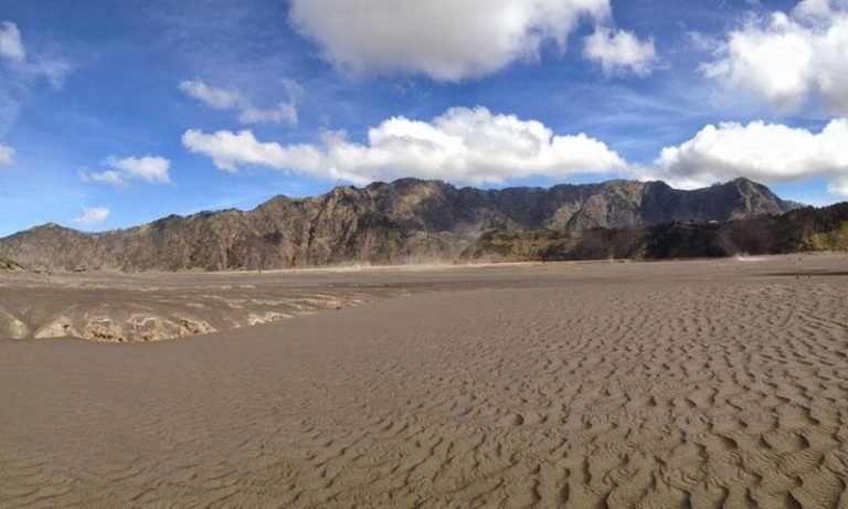 Lautan Pasir Bromo, Spot Wajib yang Harus Dikunjungi Ketika ke